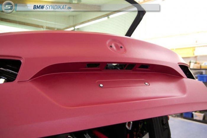 BMW 5er 535d Touring (F11): Cherry Red Matt Metallic von SchwabenFolia ...