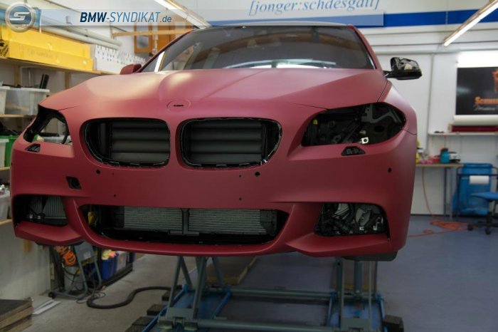 BMW 5er 535d Touring (F11): Cherry Red Matt Metallic von SchwabenFolia ...