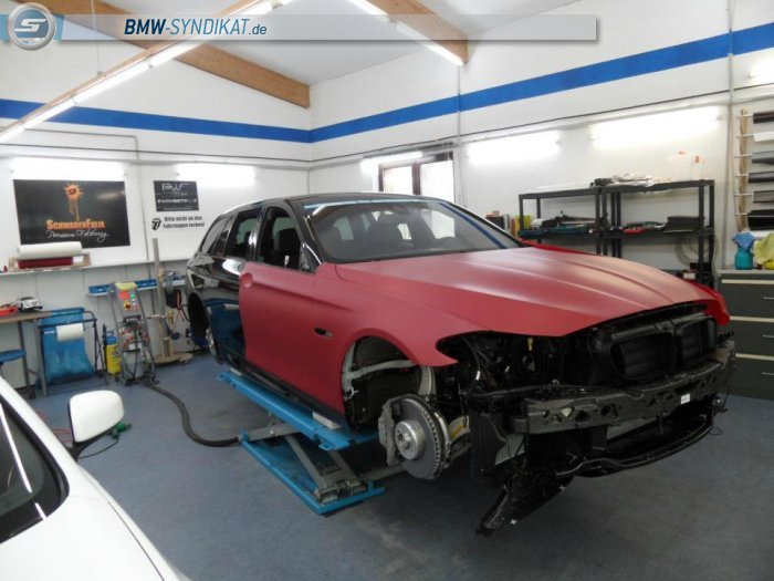 BMW 5er 535d Touring (F11): Cherry Red Matt Metallic von SchwabenFolia ...