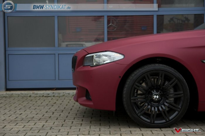 BMW 5er 535d Touring (F11): Cherry Red Matt Metallic von SchwabenFolia ...